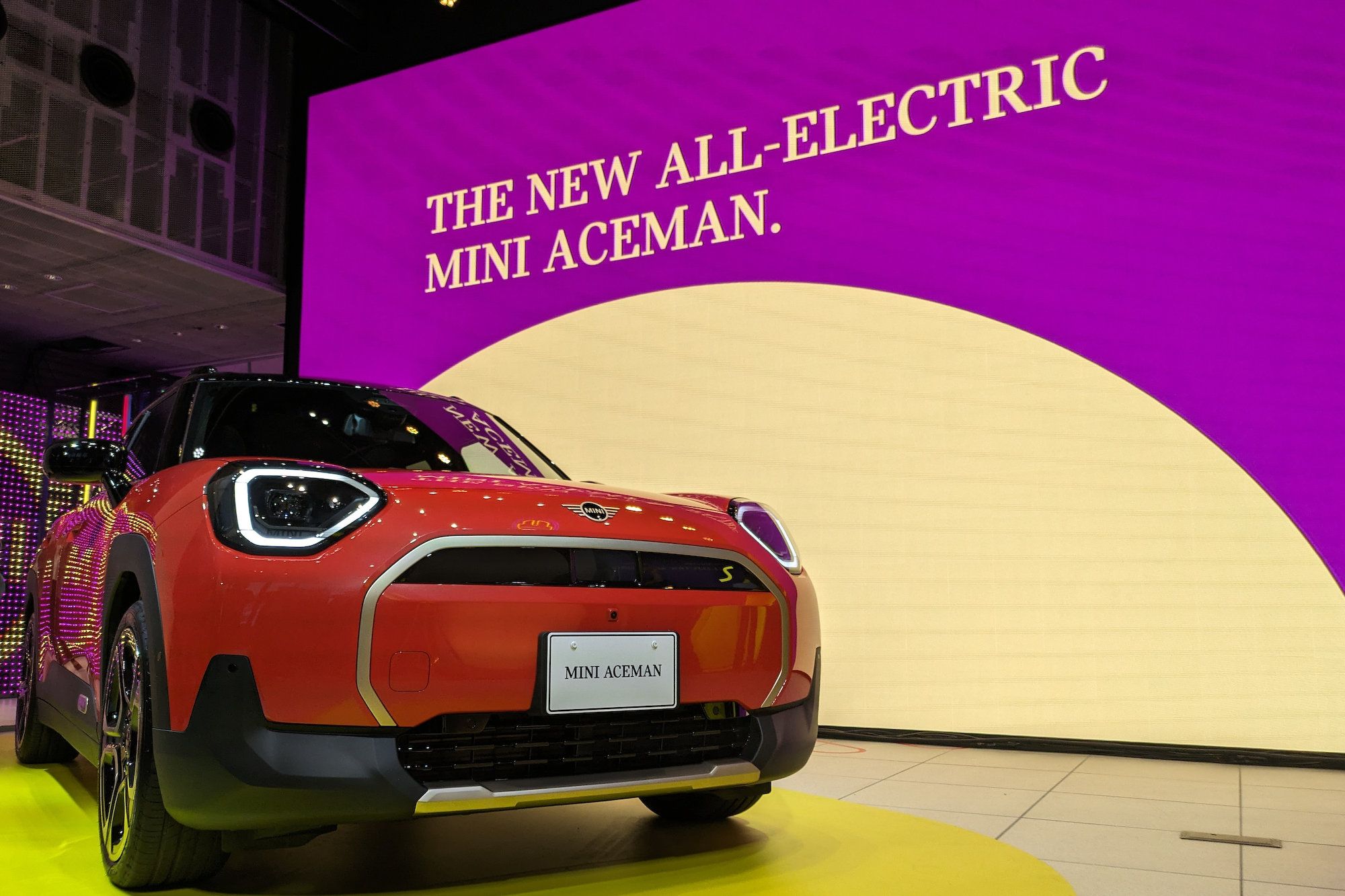 これまでになかったMINI。電気自動車専用モデル『MINI ACEMAN（ミニ・エースマン）』日本上陸 COOPERとCOUNTRYMANの間に生まれた新しいクロスオーバー | JBpress ...