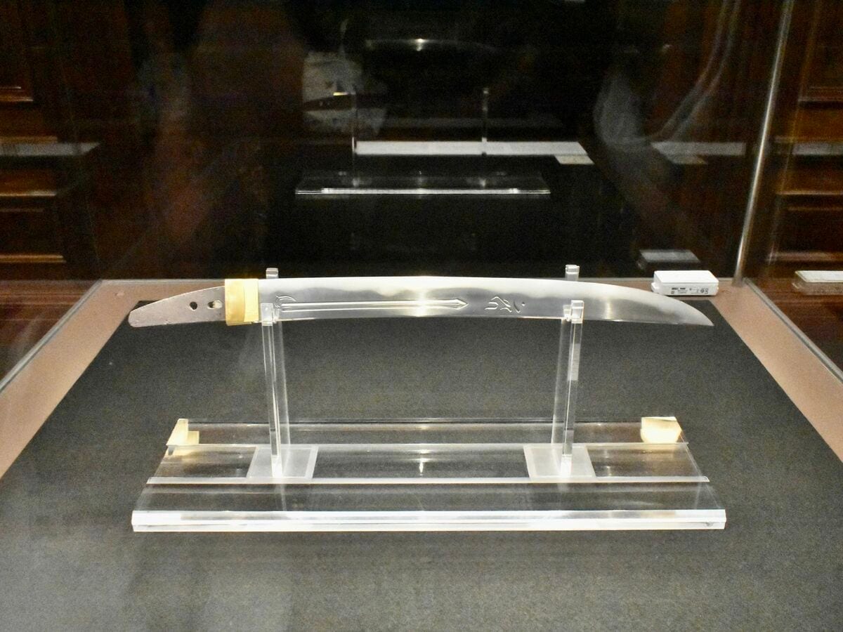 「日向正宗」と「徳善院貞宗」、三井家に伝来した国宝の名刀2点が公開、コミカルな「合戦絵巻」も見逃せない 三井記念美術館で「国宝の名刀と甲冑・武者絵 特集展示三井家の五月人形」が開幕(2/2 ...