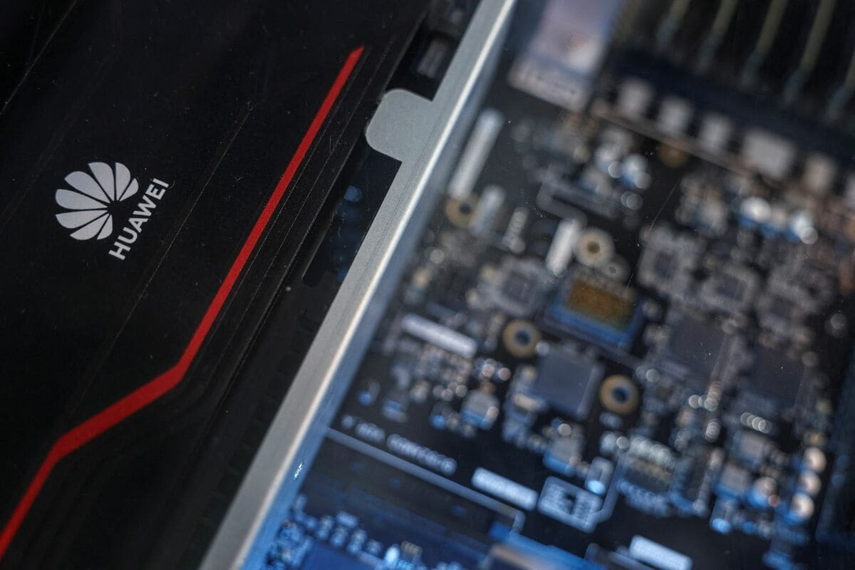 ファーウェイ、NVIDIA対抗の新AI半導体「Ascend 910D」開発 米国の対中規制下で自給目指す 先端半導体自国開発へ活路、米中技術覇権の行方は(1/2) | JBpress (ジェイ ...