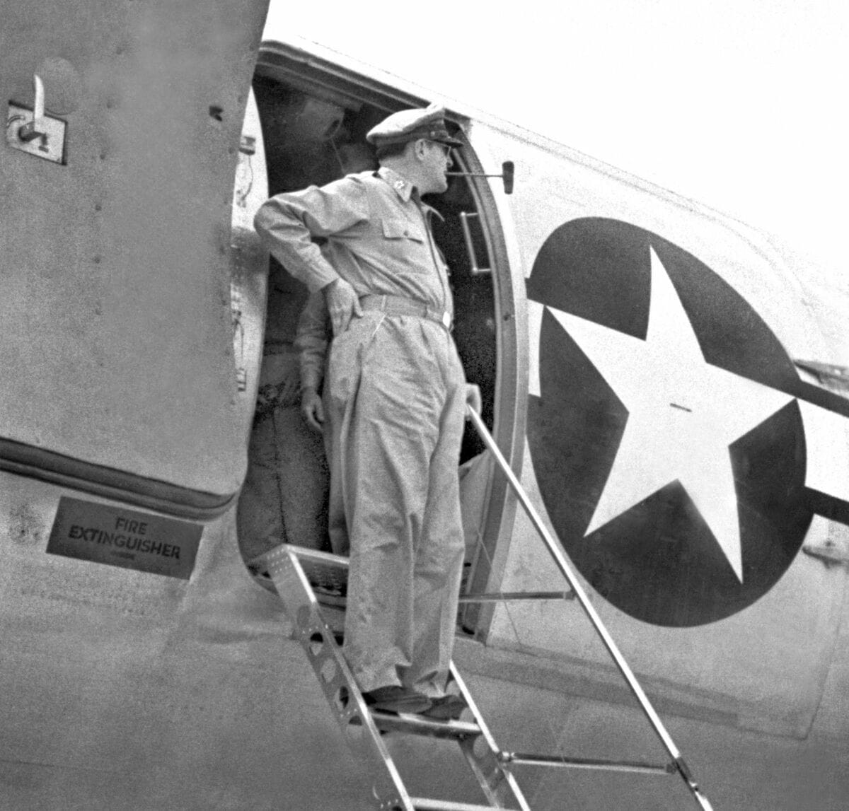 天皇・マッカーサー会談、戦争責任への言及はあったのか 半藤一利が語る昭和史、GHQ占領時代のはじまり（前編）(1/3) | JBpress (ジェイビープレス)