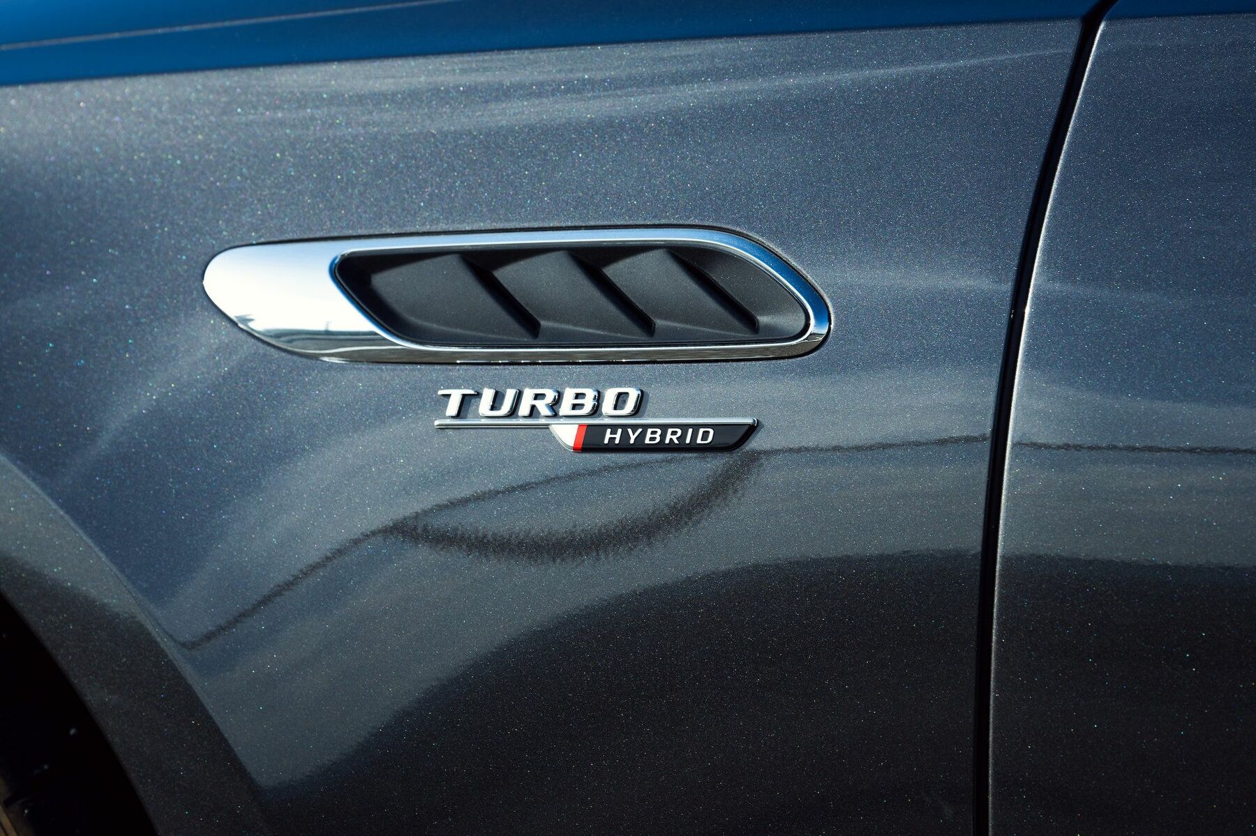 写真ギャラリー2枚め｜メルセデスAMGの密かな人気モデル「E 53」に試乗 ワン・マン、ワン・エンジンではない直6プラグインハイブリッドのAMG | JBpress (ジェイビープレス)