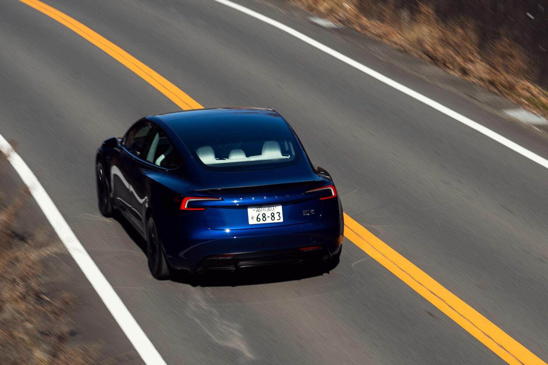 写真ギャラリー2枚め｜テスラ モデル3に試乗 このクルマは非難されるべきなのか？ 様々な文脈で話題を呼ぶテスラの中核のひとつ「モデル 3」をクルマとして評価する | JBpress (ジェイ ...