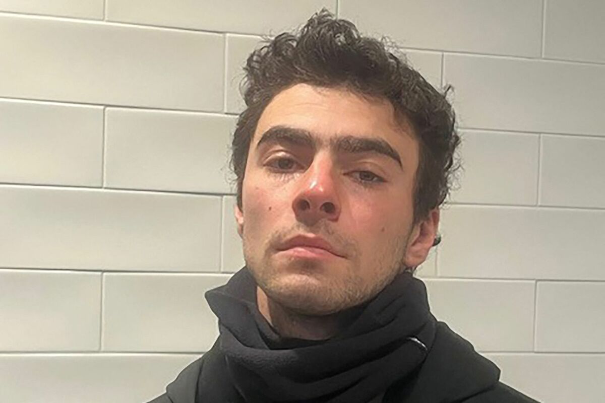 写真ギャラリー2枚め｜米保険会社CEO殺害の容疑者逮捕、エリートがなぜ？犯行を称賛するネット民、医療格差社会で「階級戦争」勃発か | JBpress (ジェイビープレス)