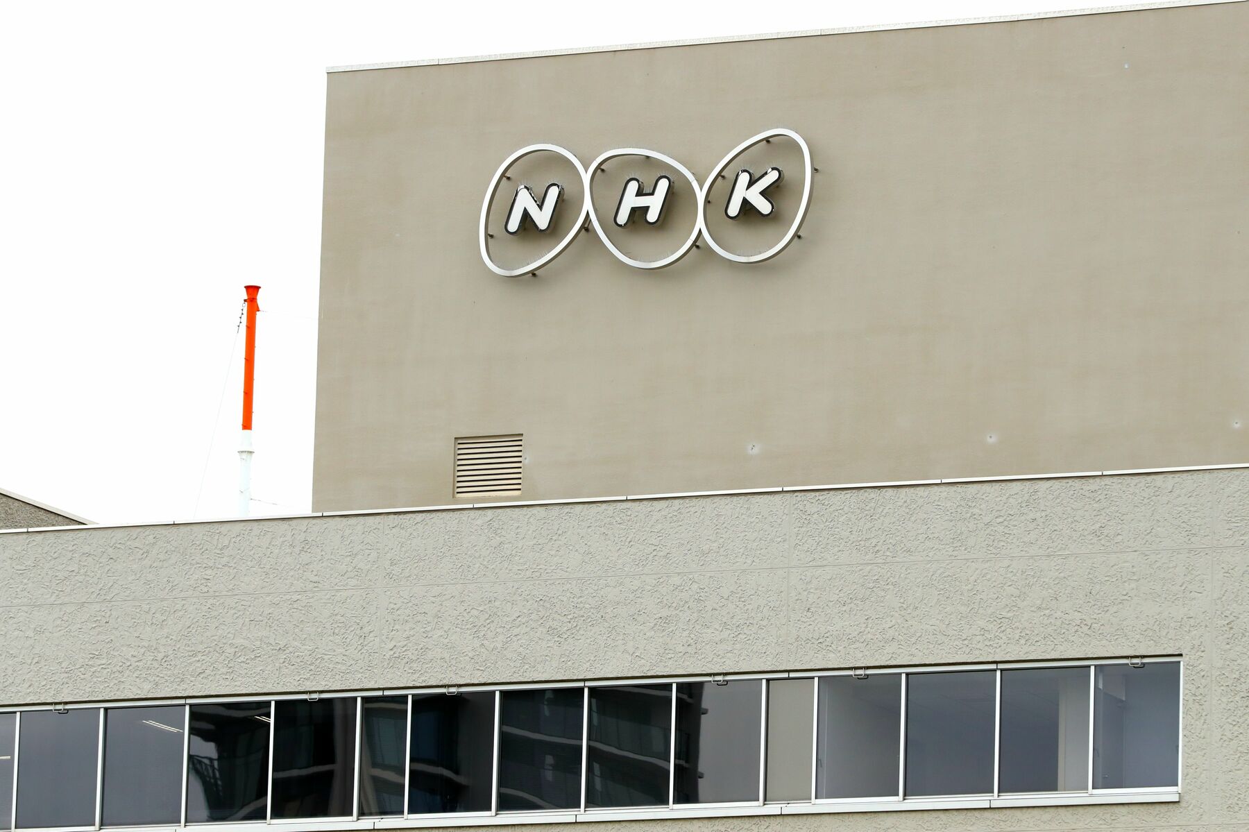 写真ギャラリー1枚め｜ジャニーズ問題報じたBBCも過去に大物の性加害疑惑を「見ぬふり」、教訓は？ BBCは独立審査、NHKは「クロ現」で検証 | JBpress (ジェイビープレス)