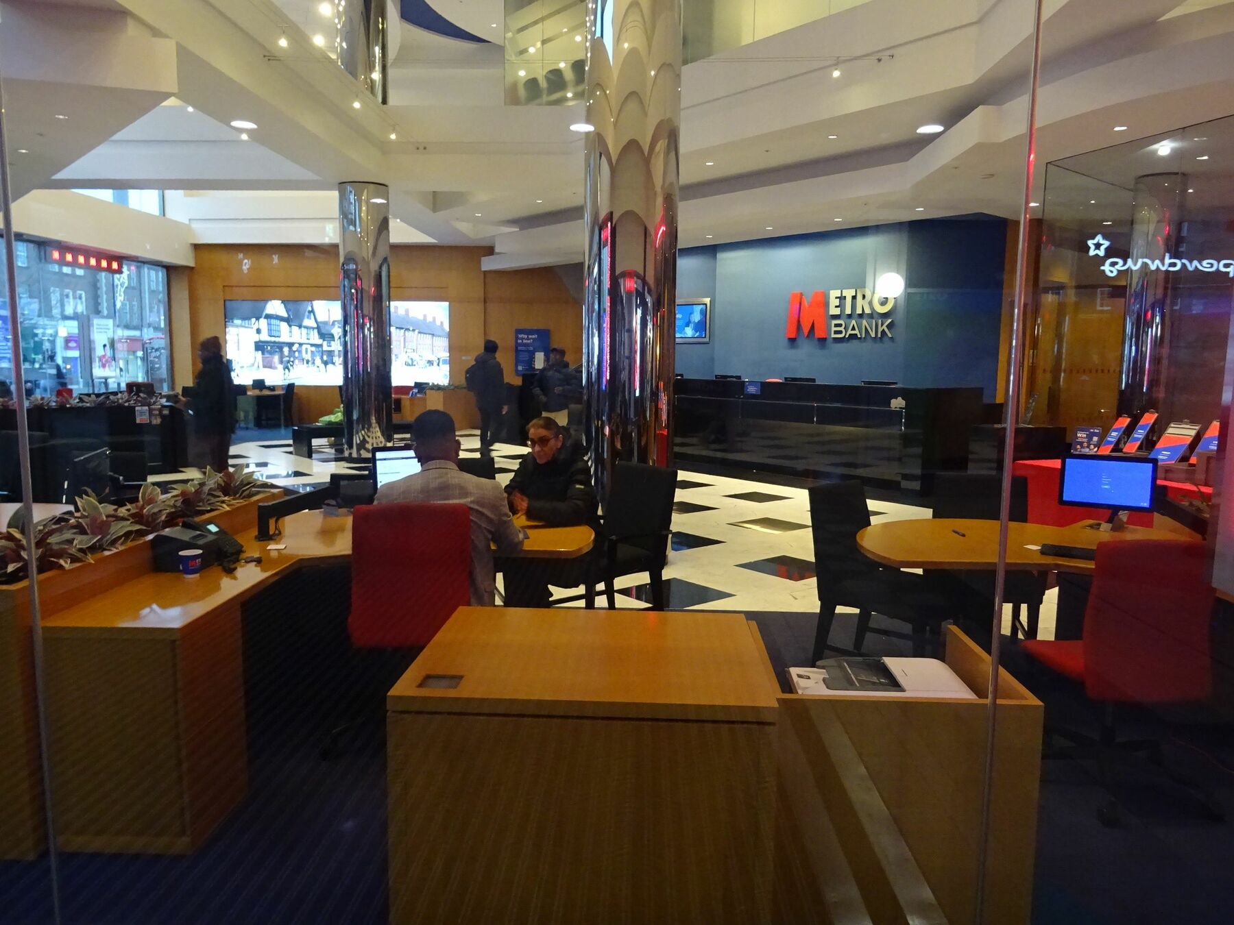 写真ギャラリー1枚め｜【三菱UFJ貸金庫盗難事件】「儲からない」リテール業務だから盲点に、メガバンクはいずれ庶民を切り捨てに動くか | JBpress (ジェイビープレス)