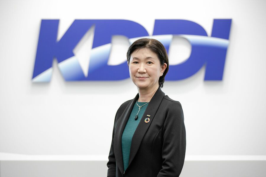 写真ギャラリー1枚め｜キーパーソンを直撃、「サステナビリティ経営のトップ」を目指すKDDIの現在地 “プロ人財比率30%”を目指す「人財ファースト企業への変革」の本気度 | JBpress ...