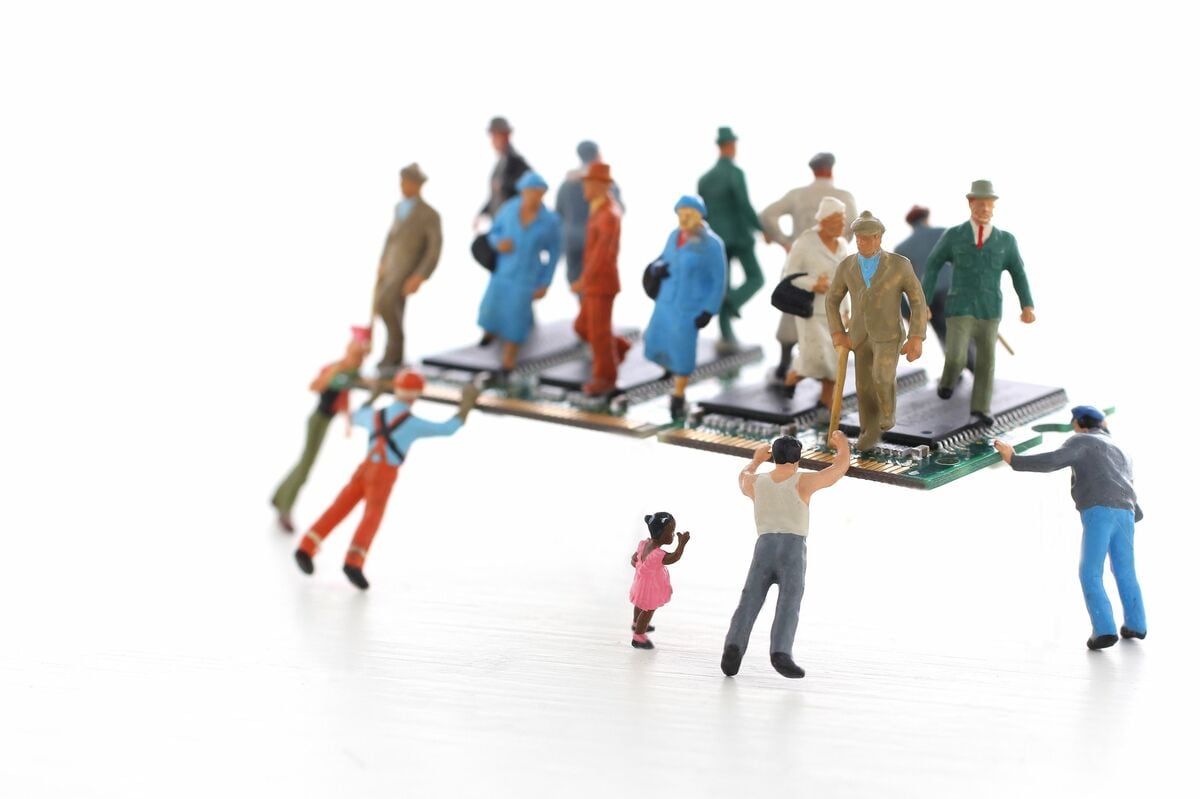 約350万人と過去最大を記録した2024年の外国人人口、ベトナム人の増加は「特定技能」、それでは中国人の増加は？ 外国人労働者が労働力人口の増加を支えるのは2030年代後半まで、その後の労働力 ...